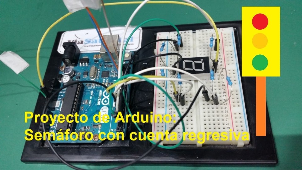Semáforo con cuenta regresiva para vehículos y peatones con arduino.